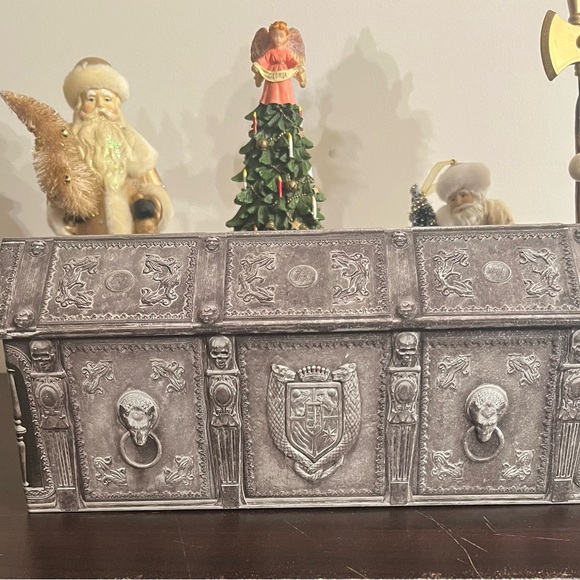 Regal | Dining | New Regal Exclusive Nosferatu Vampire Metal Popcorn ...